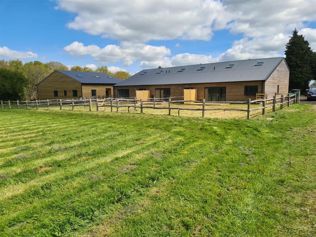 Satins Hill Farm, Cranbrook TN17 3 bed house - £1,550 pcm (£358 pw)