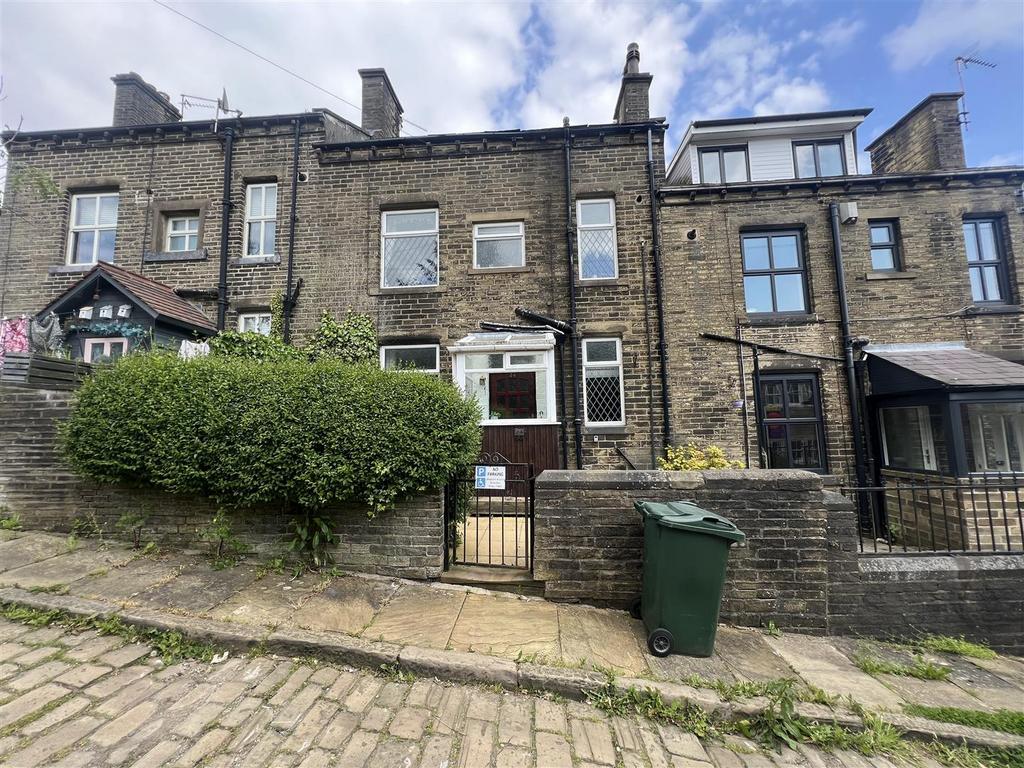 Sapgate Lane, Bradford BD13 3 bed terraced house - £120,000
