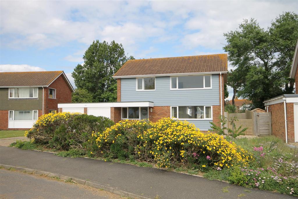 Paddock Drive, Bembridge 4 bed detached house - £1,450 pcm (£335 pw)