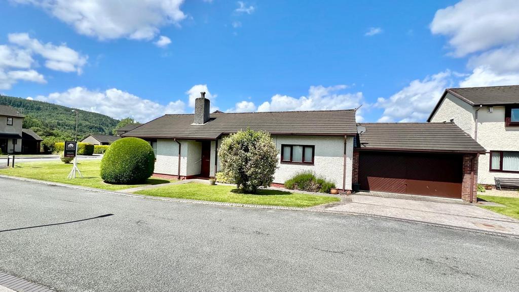 Llys Y Siglen, Parc yr Eryr, Llanrwst 3 bed house - £325,000