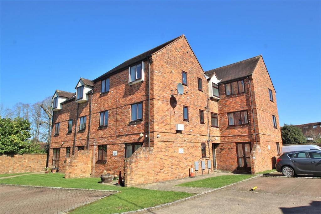 Malthouse Square, Princes Risborough... 1 bed flat - £1,000 pcm (£231 pw)