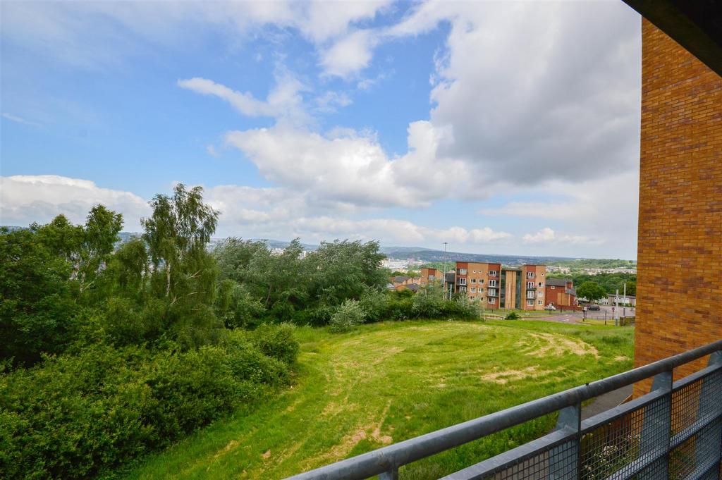 Kenninghall View, Sheffield, S2 2 bed apartment - £120,000