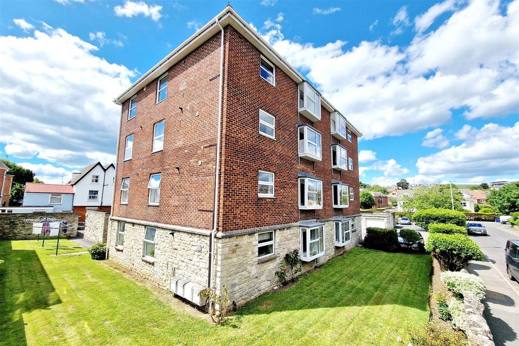 Rocquaine Court, Ilminster Road, Swanage 3 bed apartment - £245,000