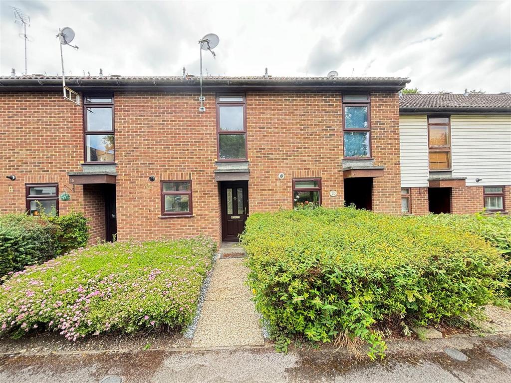 Sycamore Drive, Ash Vale GU12 2 bed terraced house - £1,500 pcm (£346 pw)