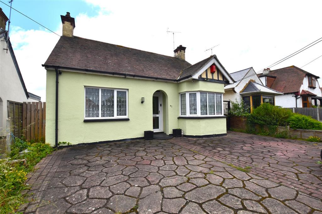 Southend Road, Rochford 3 bed detached bungalow - £360,000