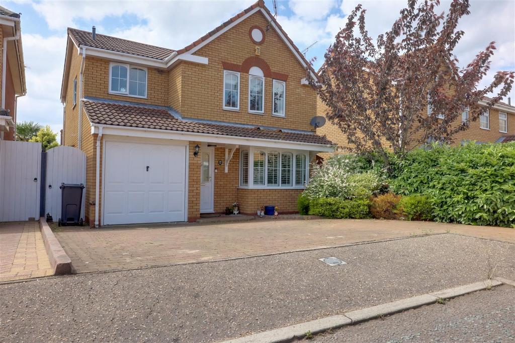 Minsmere Drive, Clacton-On-Sea CO16 4 bed detached house for sale - £ ...