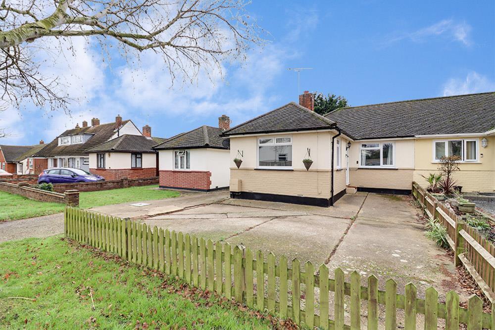 Cedar Hall Gardens, Benfleet SS7 2 bed semi-detached bungalow - £360,000