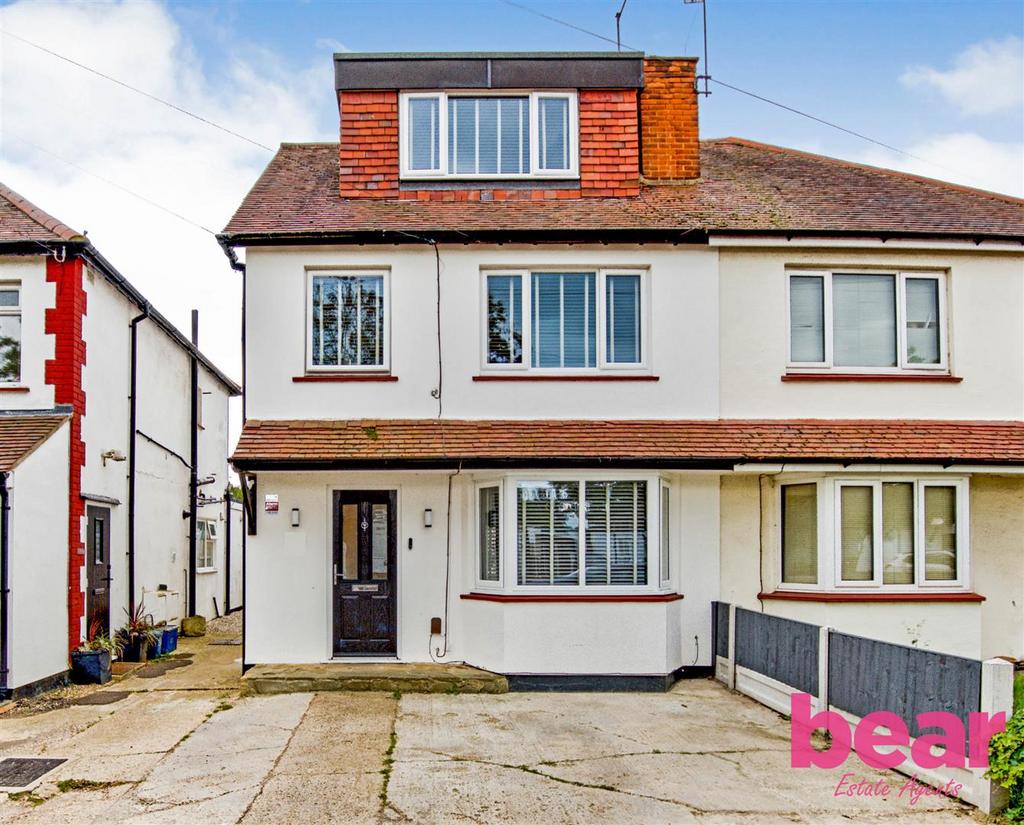 Briarwood Drive, Leigh-on-Sea SS9 4 bed semi-detached house - £525,000