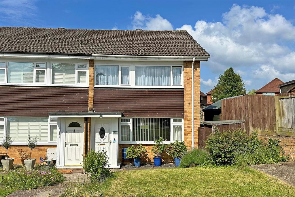 Ash Close, Merstham, Redhill 3 bed end of terrace house - £425,000