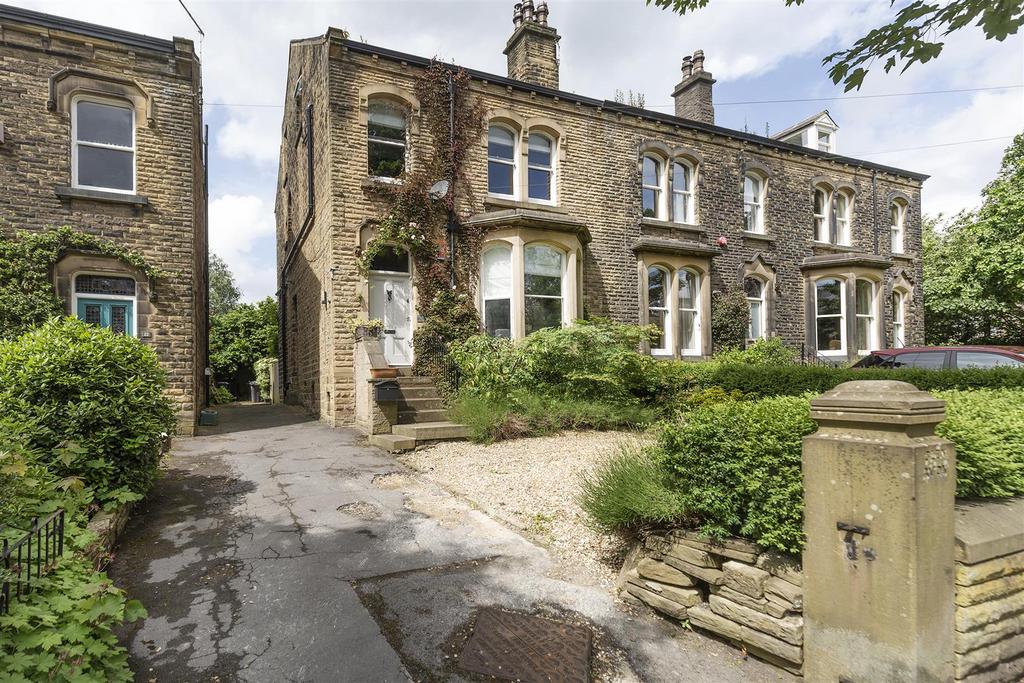 Grasmere Road, Huddersfield 5 bed end of terrace house for sale - £450,000