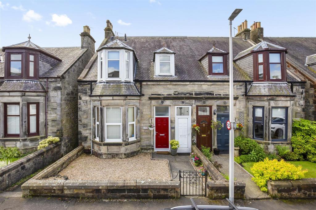 93 Dewar Street, Dunfermline, KY12 8AB 3 bed flat - £159,950