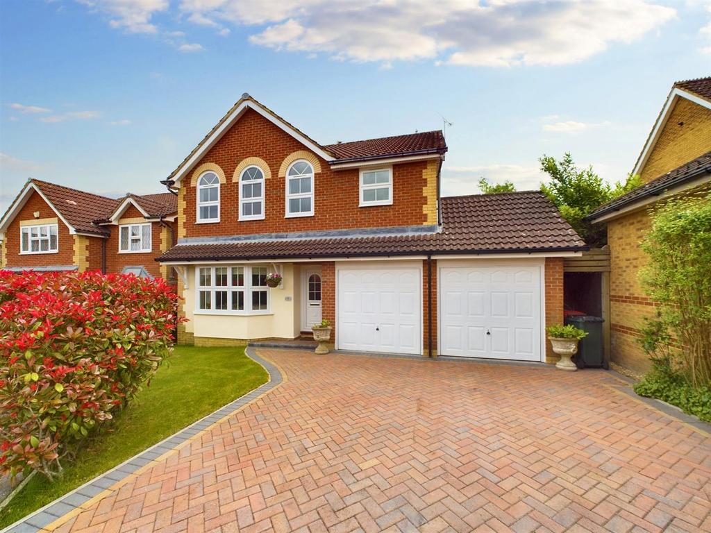 Gabriel Road, Crawley RH10 4 bed detached house - £685,000