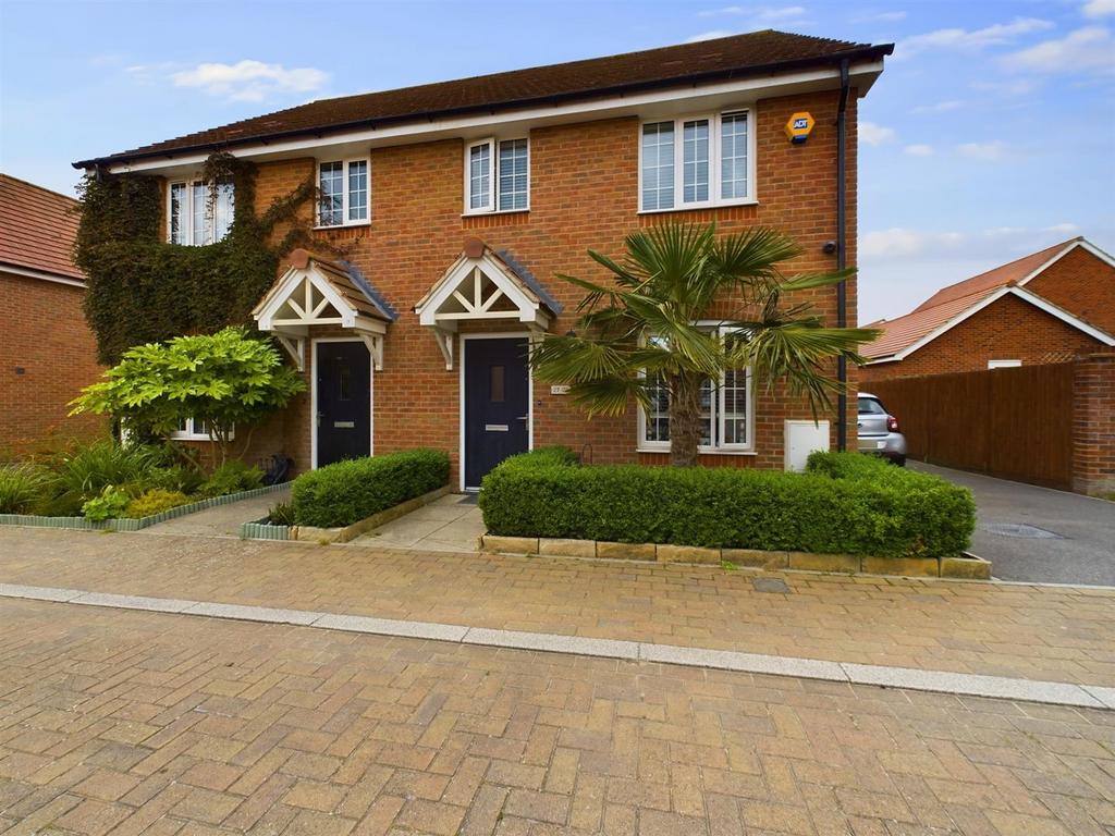 Jade Way, Crawley 3 bed semi-detached house - £435,000