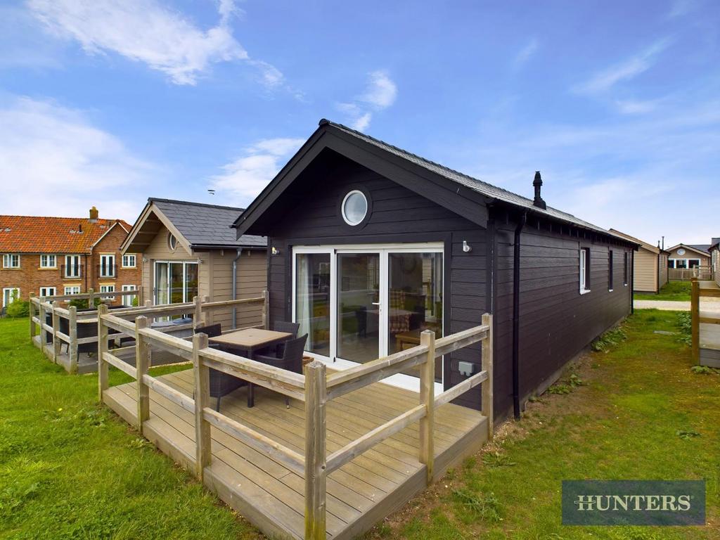 Tranquility Court, Moor Road, Filey 2 bed lodge for sale - £170,000
