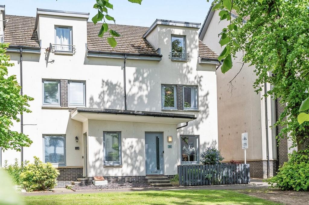 Muir Drive, Larbert, FK5 3 bed townhouse - £225,000