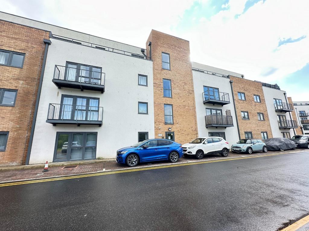 Heather Apartments, 1 Cypress Road... 1 bed flat to rent - £1,200 pcm ...
