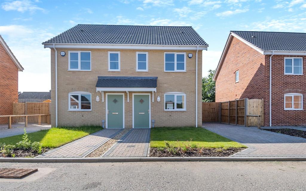 23 Hamilton Way, Ditchingham, Bungay... 2 bed semi-detached house - £ ...