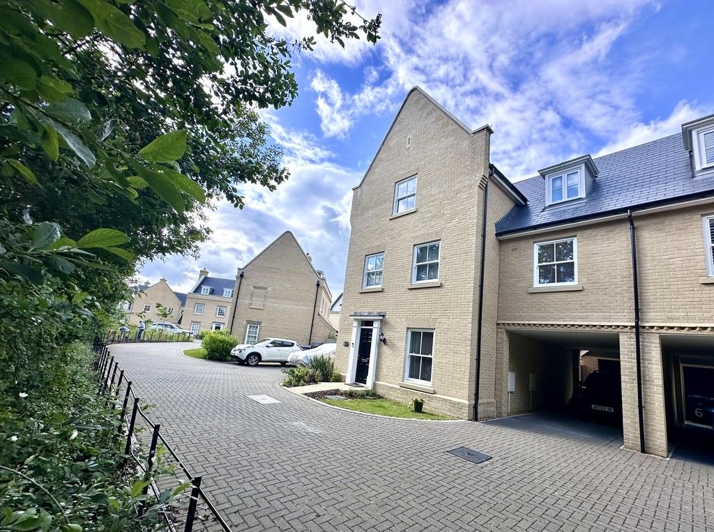Cherry Drive, Ely, Cambridgeshire 5 bed link detached house - £589,950