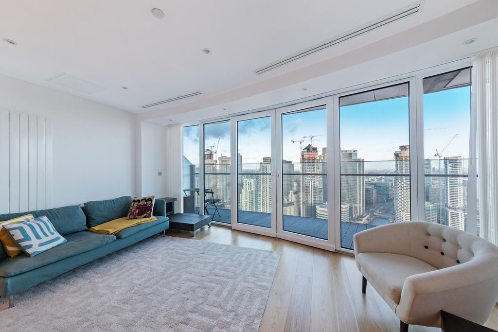 Arena Tower, Crossharbour Plaza... 1 bed apartment - £2,600 pcm (£600 pw)