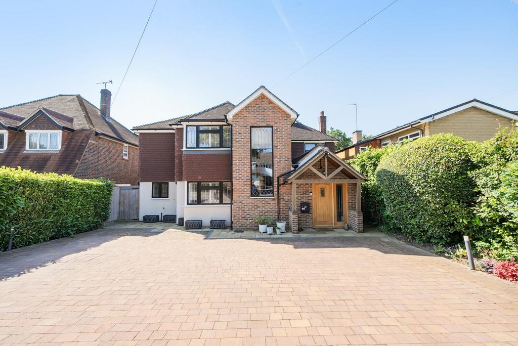 The Oaks, West Byfleet, KT14 5 bed detached house - £1,575,000