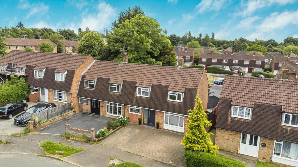 Redhall Drive, Hatfield, AL10 3 bed end of terrace house - £450,000