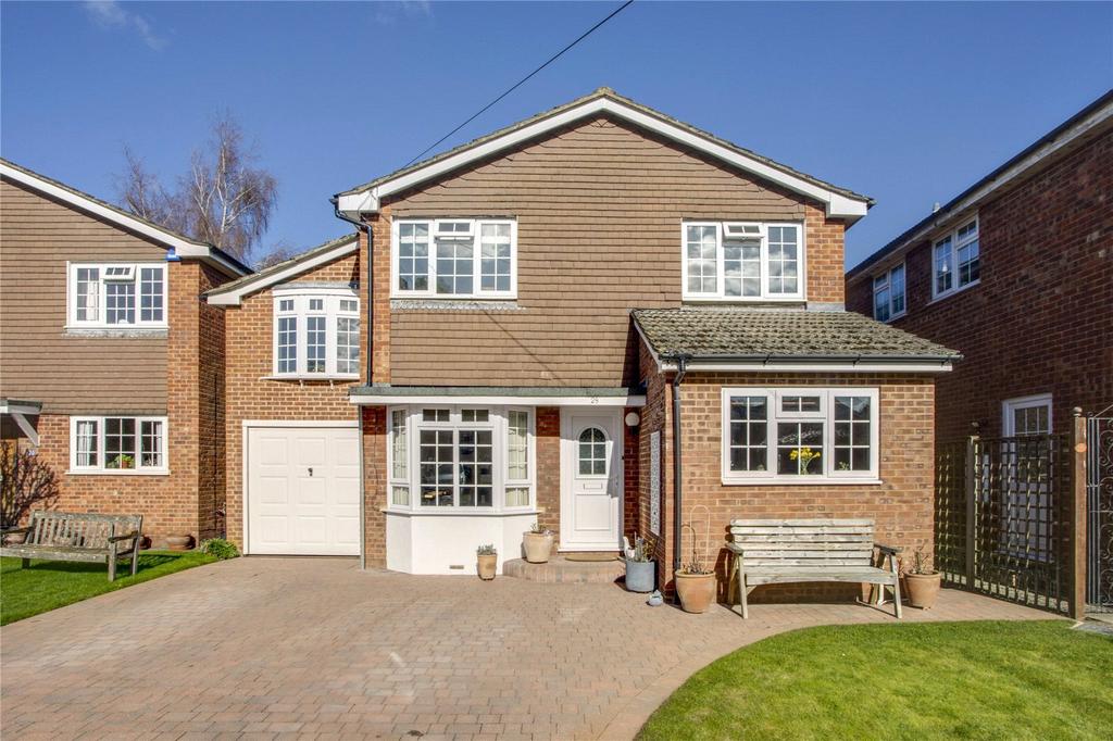 Bovingdon Heights, Buckinghamshire SL7 5 bed detached house - £3,500 ...