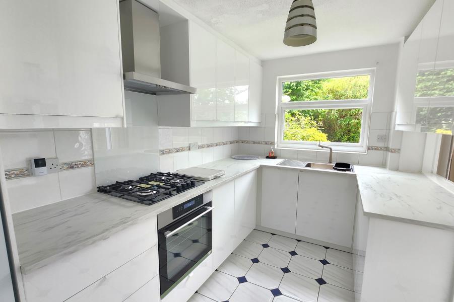 Silversmith Way, Woking GU21 3 bed link detached house - £2,300 pcm (£ ...