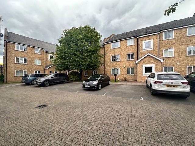 Langbourne Place, London E14 2 bed apartment - £2,100 pcm (£485 pw)