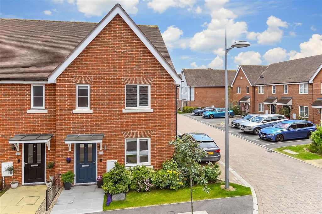 Arun Valley Way, Faygate, West Sussex 3 bed semi-detached house for ...