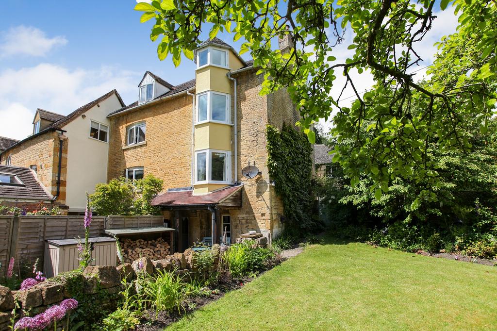 High Street, Blockley... 2 bed semi-detached house - £465,000