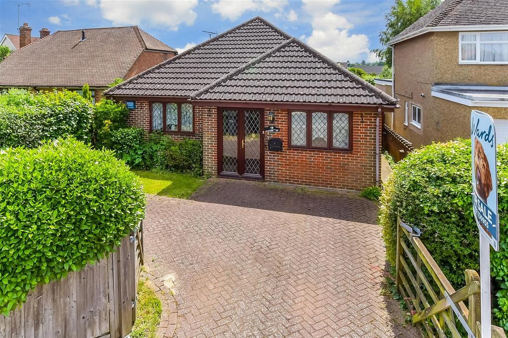 Weavering Street, Weavering... 2 bed detached bungalow for sale - £475,000