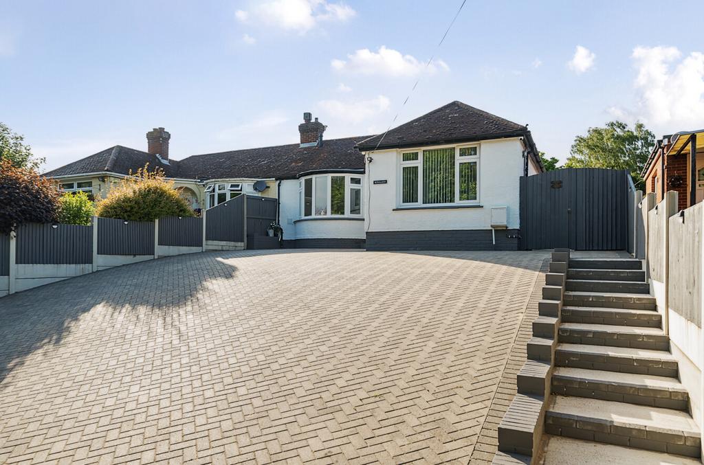 Old Maidstone Road, Borden... 2 bed bungalow for sale - £425,000