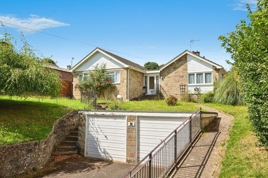 Watergate Road, Newport 3 bed bungalow - £1,600 pcm (£369 pw)