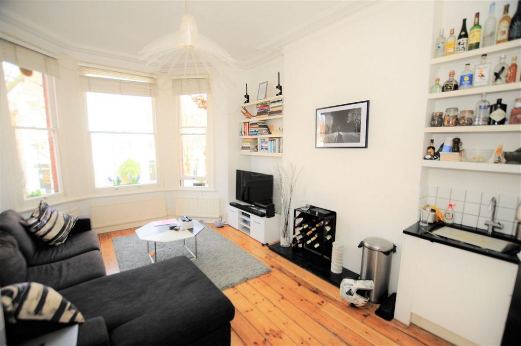 St. Quintin Avenue, London, W10 6NZ 1 bed in a flat share - £1,050 pcm ...