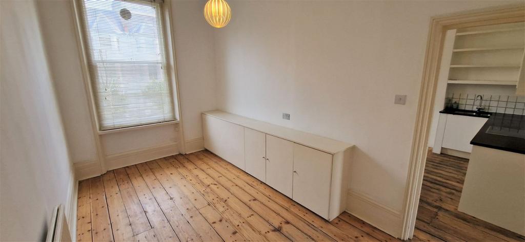 St. Quintin Avenue, London, W10 6NZ 1 bed in a flat share - £1,050 pcm ...