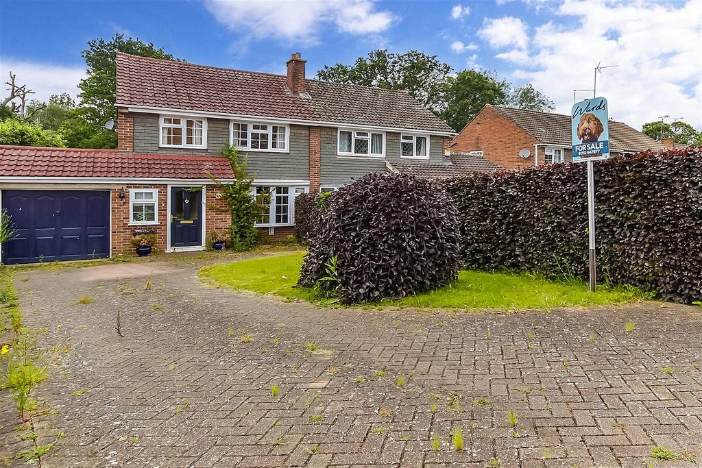 Acorn Grove, Ditton, Aylesford, Kent 3 bed semi-detached house - £425,000