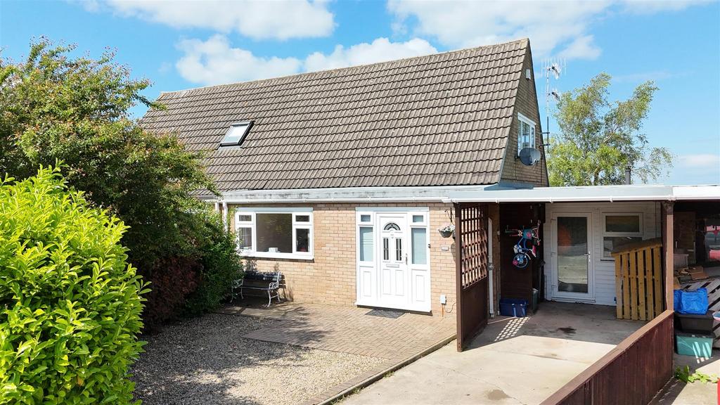 Lowfields, Staxton, Scarborough 3 bed semi-detached house - £220,000