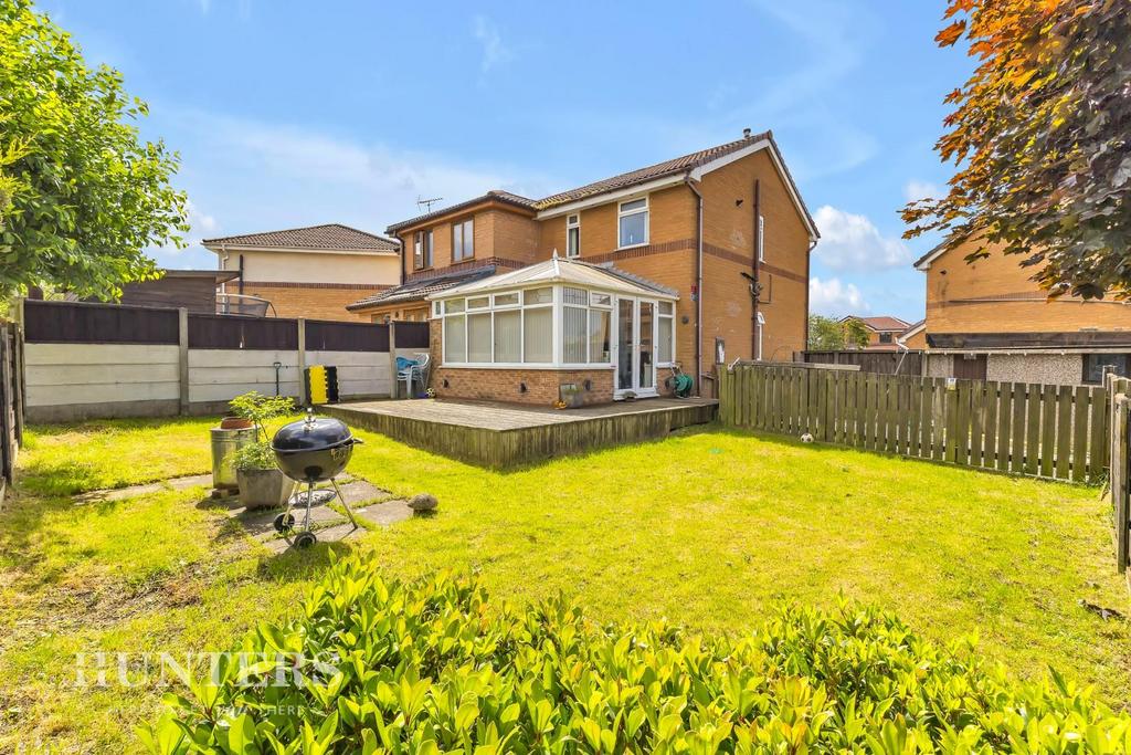 New Field Close, Rochdale OL16 2YJ 2 bed semi-detached house - £159,950