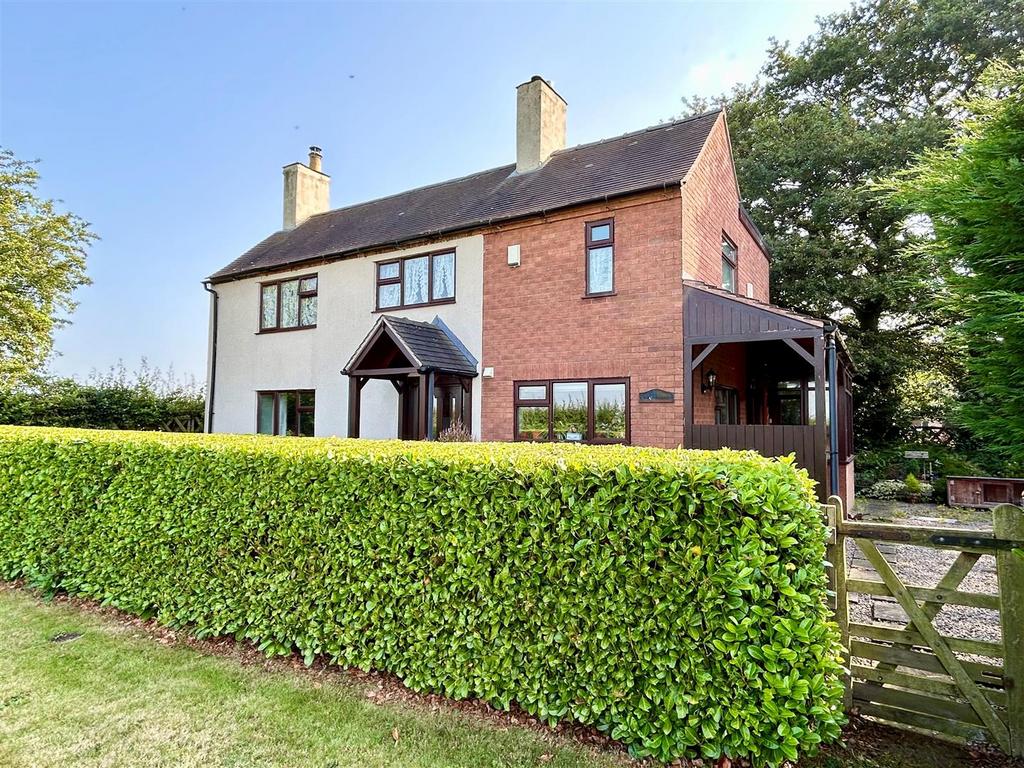 Pickstock Grange, Newport TF10 2 bed cottage - £350,000