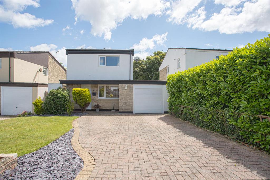Springfield Close, Corsham 4 bed detached house - £400,000