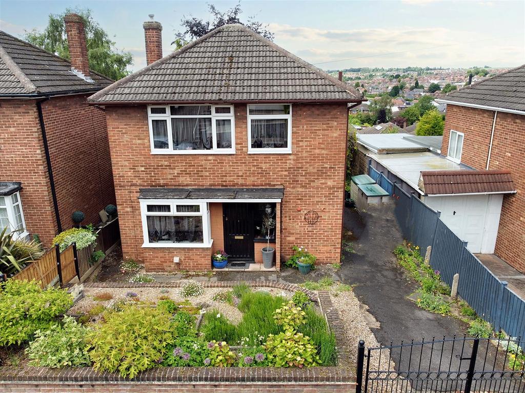 Laneham Avenue, Arnold, Nottingham 3 bed detached house - £235,000