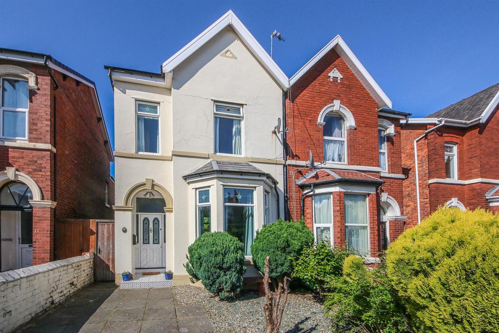 Hart Street, Southport PR8 3 bed semi-detached house - £205,000