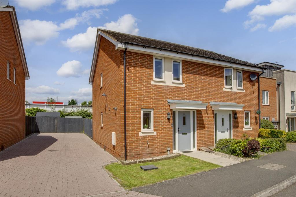 Milton Place, High Wycombe HP13 3 bed semi-detached house - £400,000
