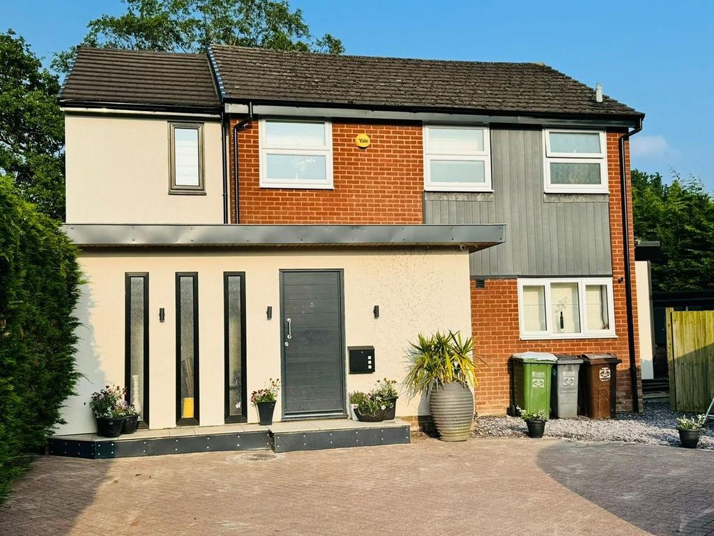 Longleat Drive, Cheswick Green, Solihull 3 bed detached house - £525,000
