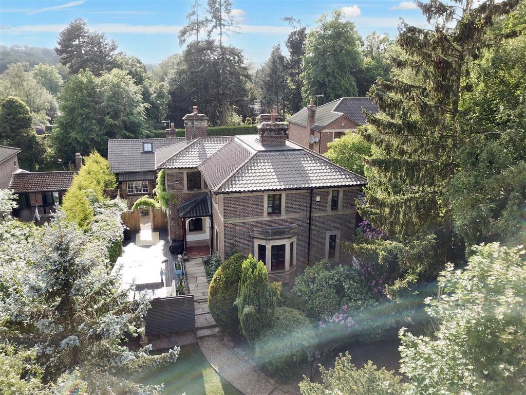Park Drive, Trentham 6 bed detached house for sale - £1,100,000