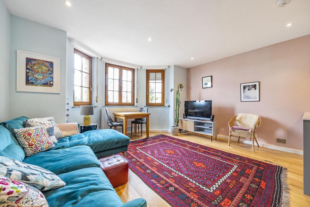 Cintra Park, Crystal Palace 2 bed flat - £475,000