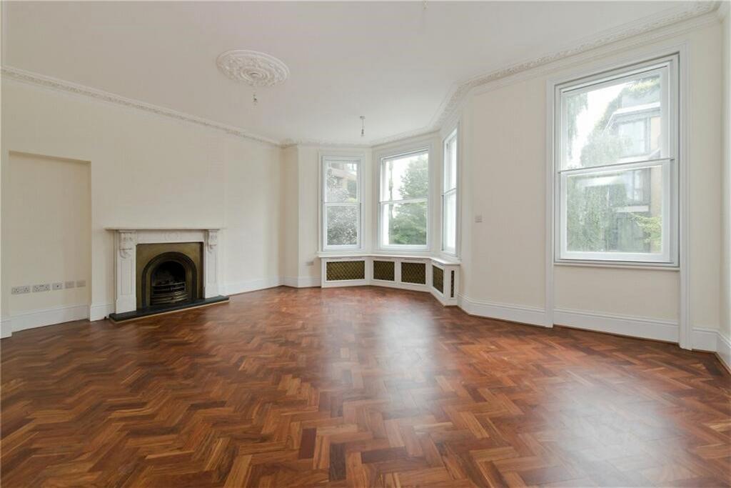 Campden Hill Gardens, London, W8 2 bed flat - £5,417 pcm (£1,250 pw)