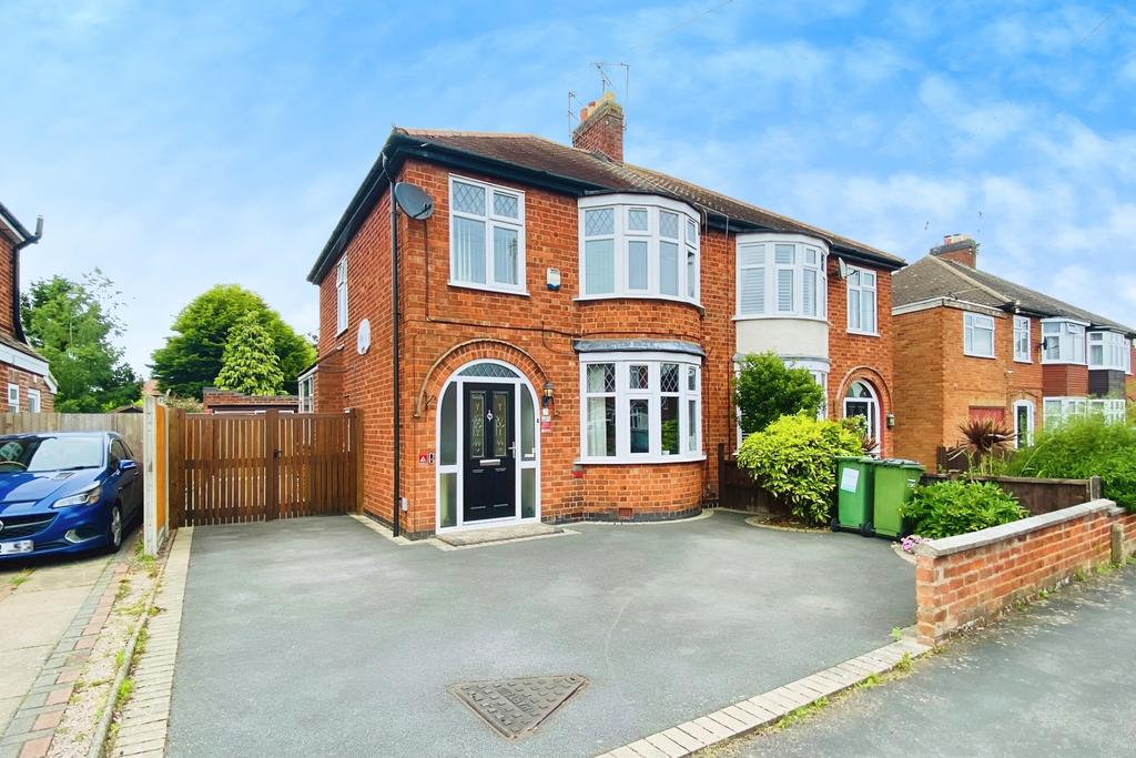 Queens Drive, Leicester Forest East, LE3 3 bed semi-detached house - £ ...
