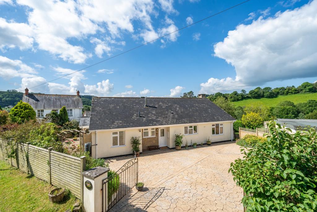 Morebath Hill, Bampton, Devon, EX16 3 bed bungalow - £450,000