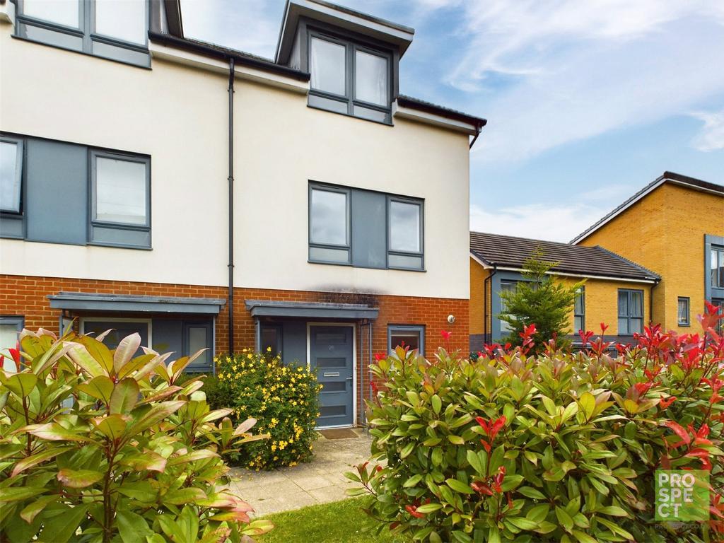 Greenham Avenue, Reading, Berkshire, RG2 3 bed end of terrace house - £ ...